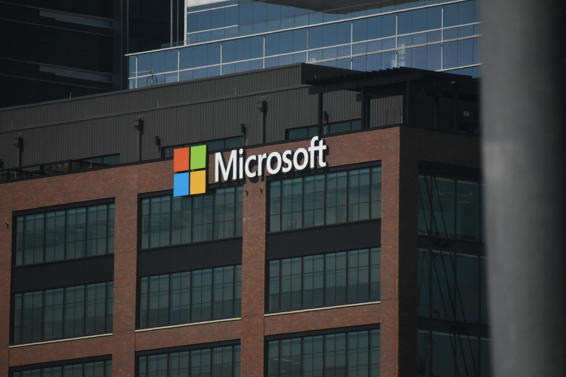 Microsoft Shutters Employee Library in Redmond in Favor of AI-Powered ...